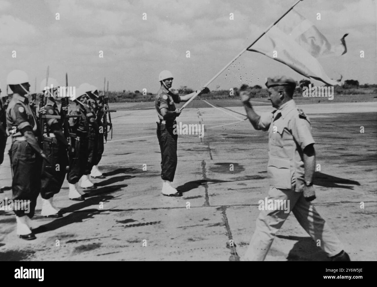 COLONEL EUGENE O'NEILL WITH IRISH GUARDS IN CONGO / 26 JUNE 1961 Stock ...