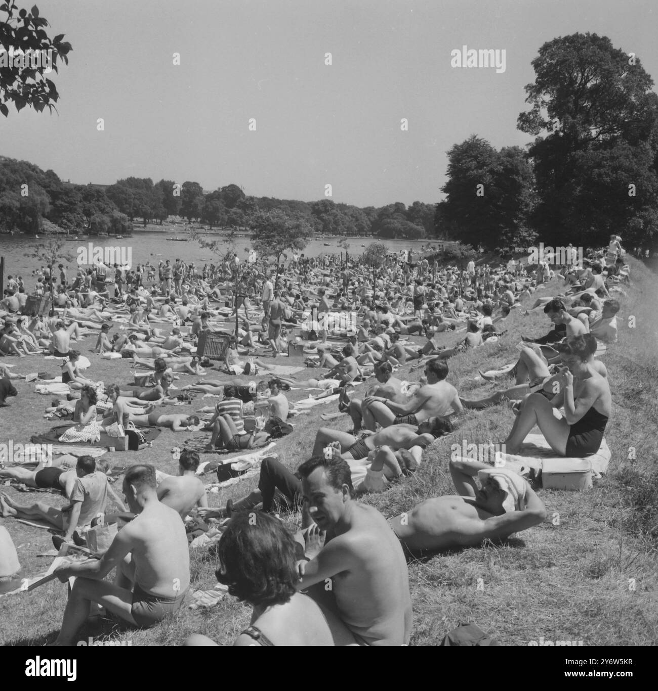 HYDE PARK SUN BATHERS LONDON 25 JUNE 1961 Stock Photo - Alamy