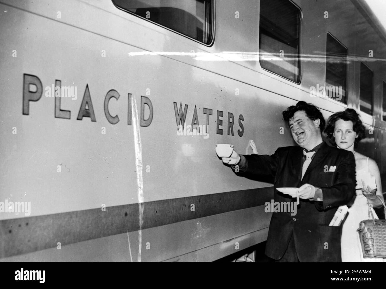 BRENDAN BEHAN WITH WIFE BEATRICE ON TRAIN / 25 JUNE 1961 Stock Photo ...