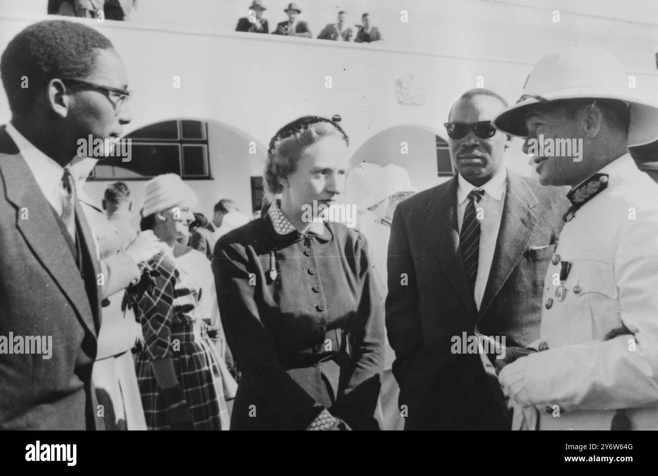 SERETSE KHAMA WITH WIFE RUTH AND ROBERT FAWKES IN LOBATSI / 20 JUNE ...