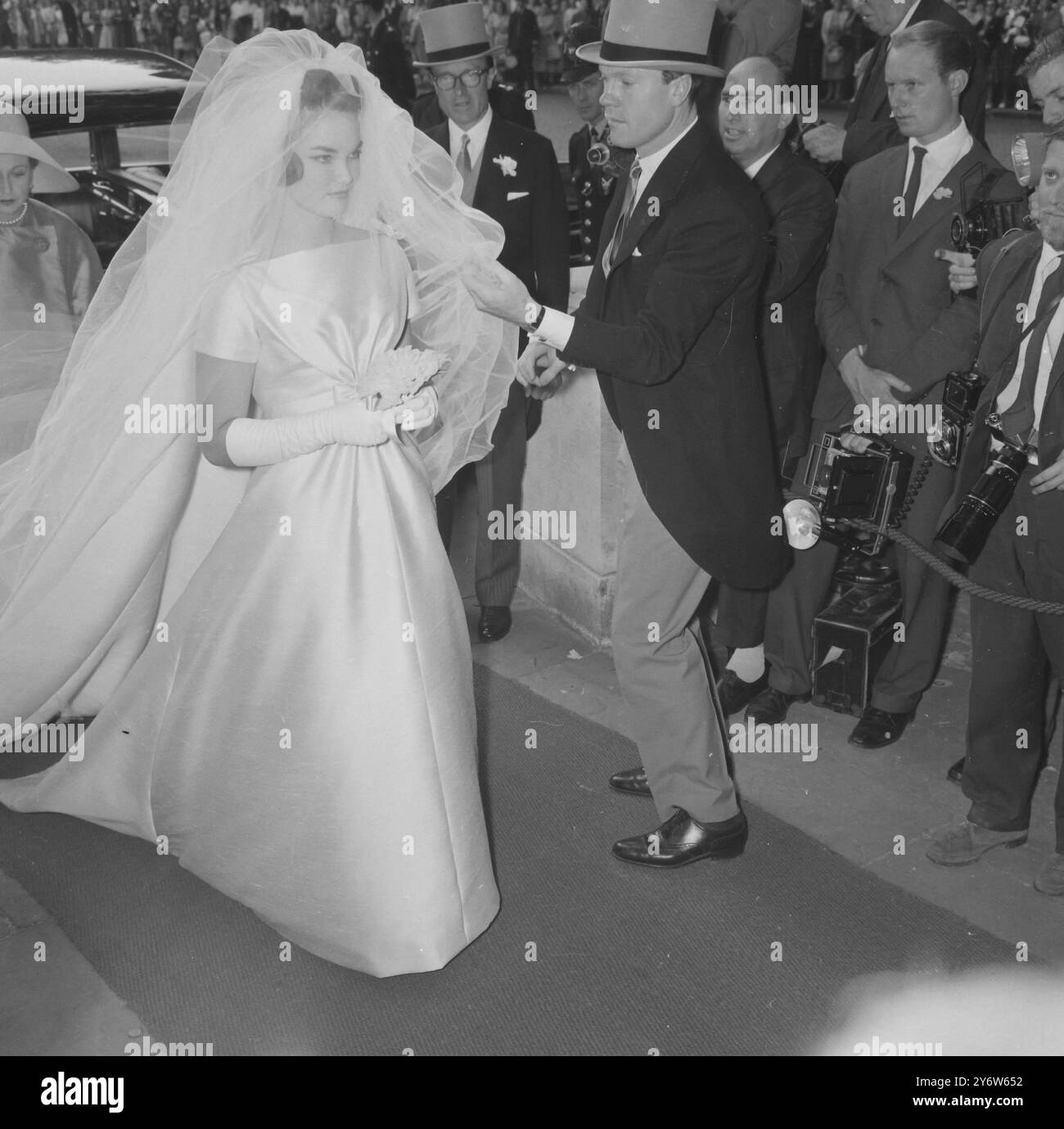 HENRIETTA TIARKS WEDDING IN LONDON 20 JUNE 1961 Stock Photo - Alamy