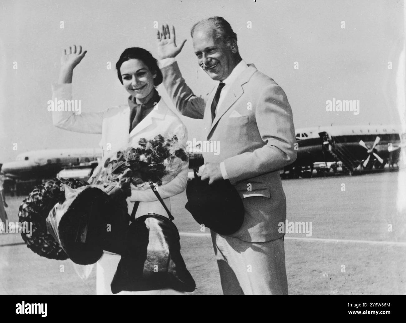 KURT JURGENS WITH SIMONE BICHERON IN ATHENS 19 JUNE 1961 Stock Photo ...