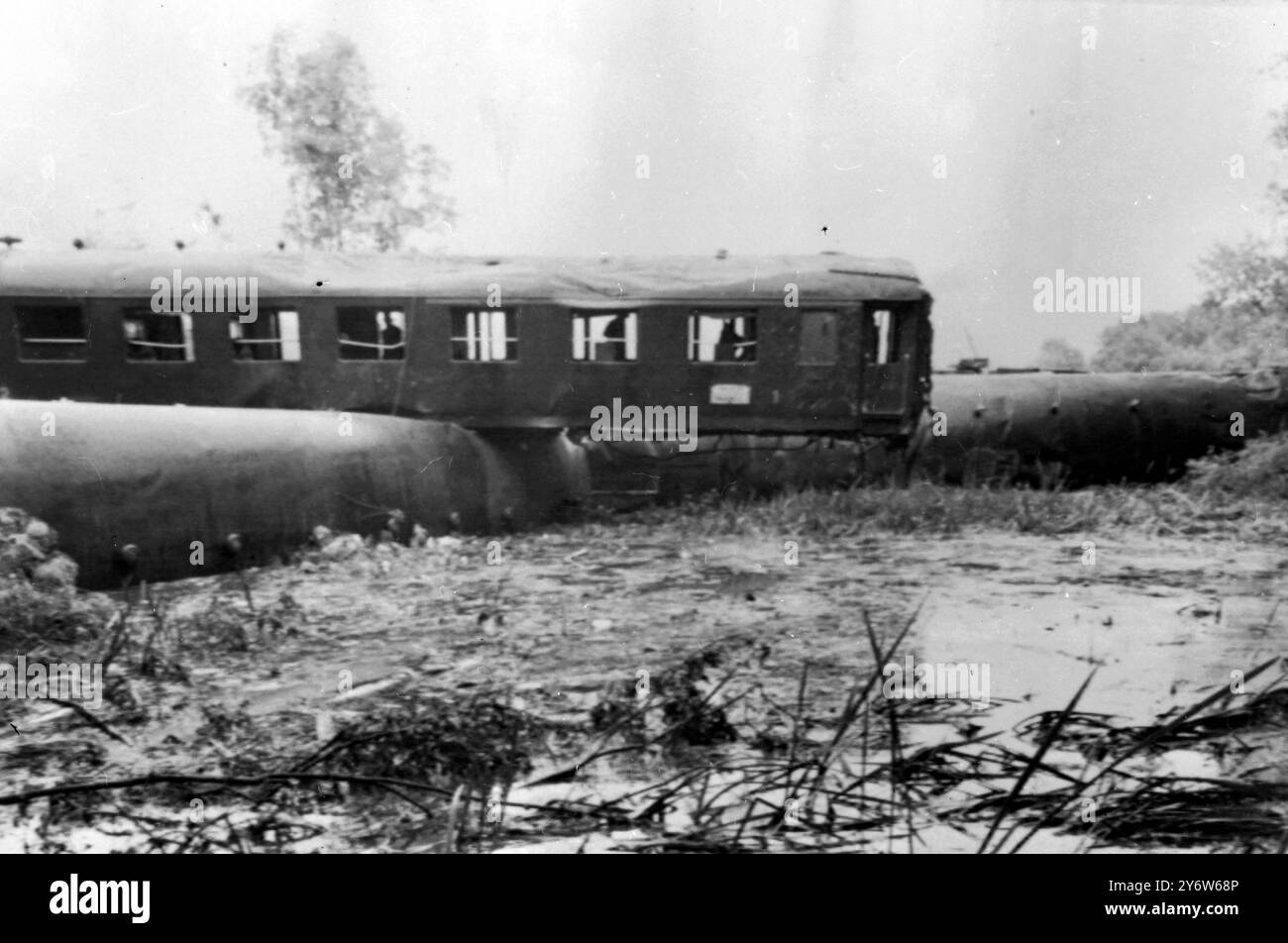 Old express train carriages hi-res stock photography and images - Alamy