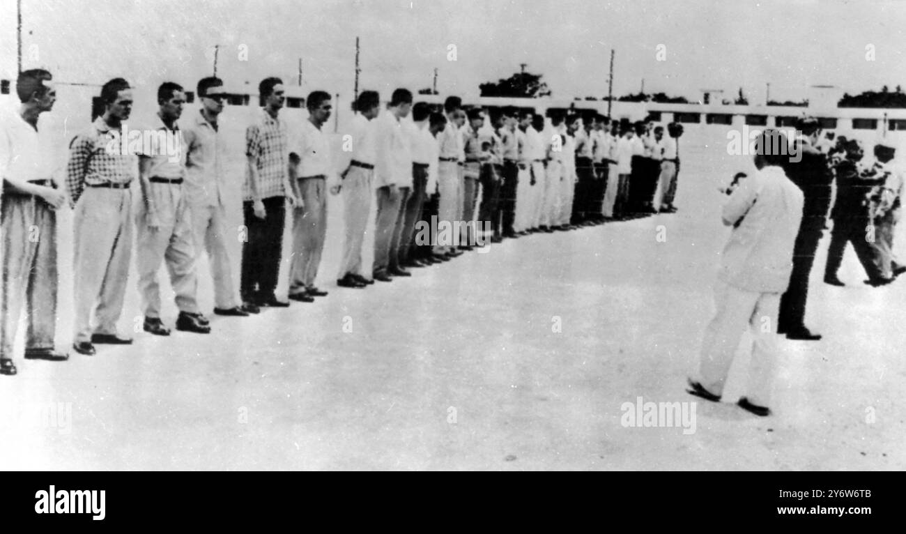 A SPY IRVIN SCARBECK FLANKED BY FBI AGENTS / 13 JUNE 1961 Stock Photo ...