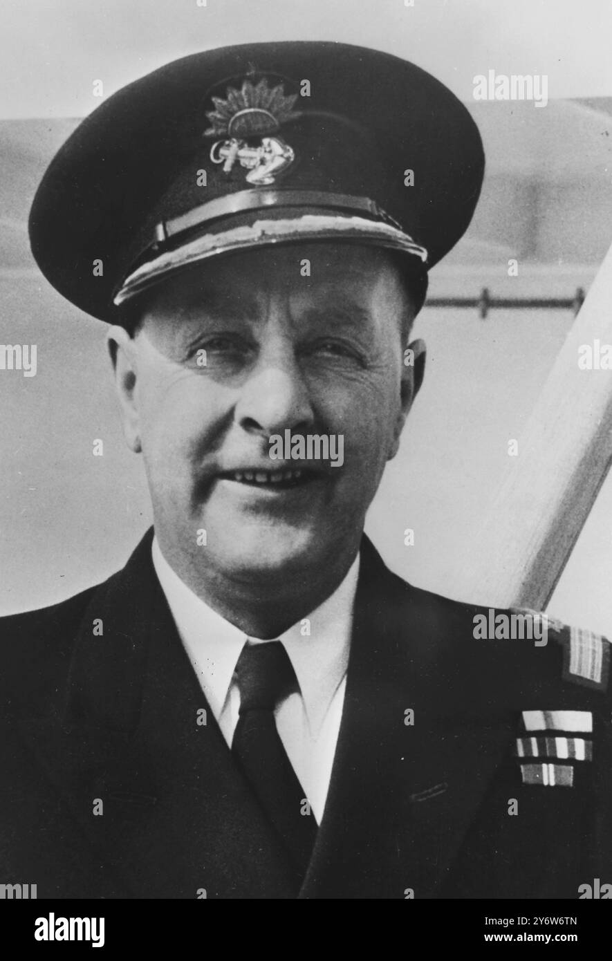 CAPTAIN GEOFFREY WILD - COMMANDER OF CANBERRA / 13 JUNE 1961 Stock ...