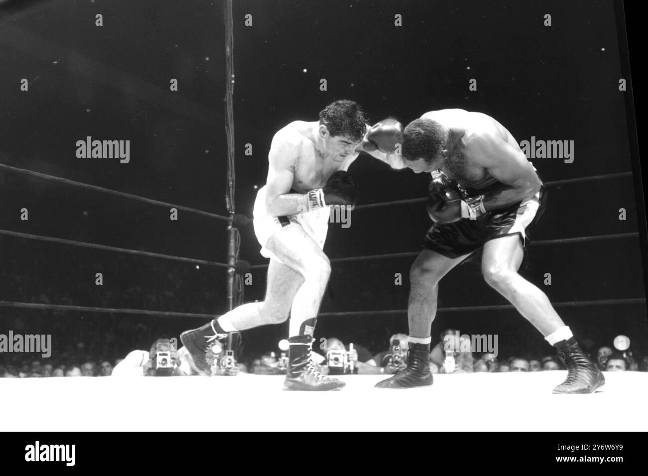 ITALIAN BOXER GIULIO RINALDI FIGHTING WITH ARCHIE MOORE IN NEW YORK ...