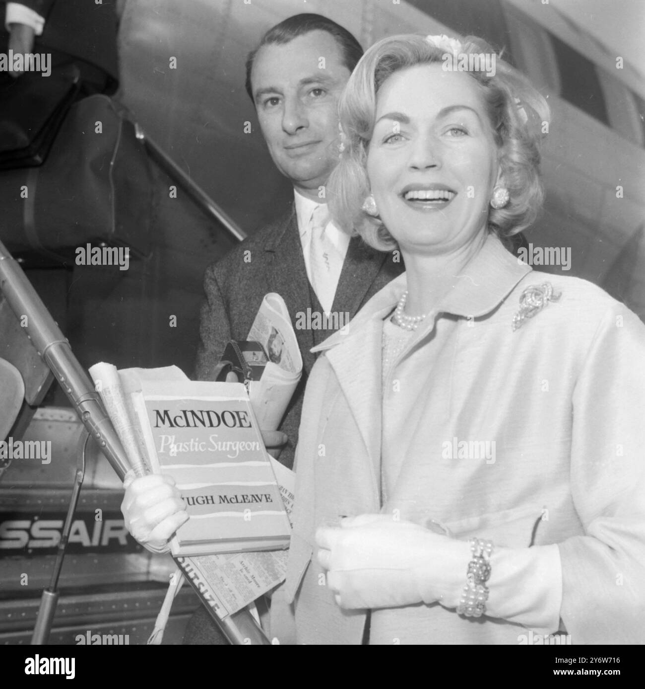 GERRY MOORE WITH ACTRESS AND WIFE GRETA GYNT AT LONDON AIRPORT / 10 ...
