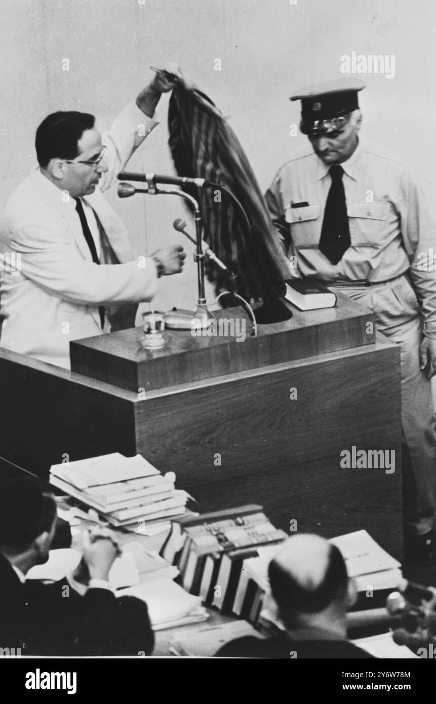 LAW & ORDER WITNESS BEFORE FAINTING SHOWING AUSCHWITZ UNIFORM IN ...