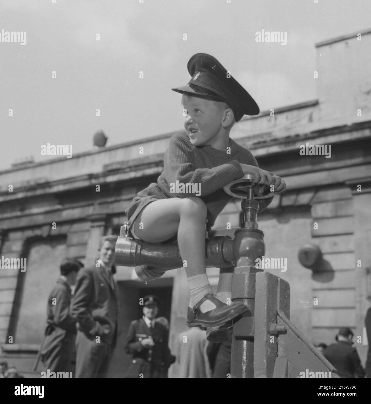 JEFFRIES N FIRE HYDRANT FIREMANS HAT - CHILD PLAYS IN LONDON / 9 JUNE ...