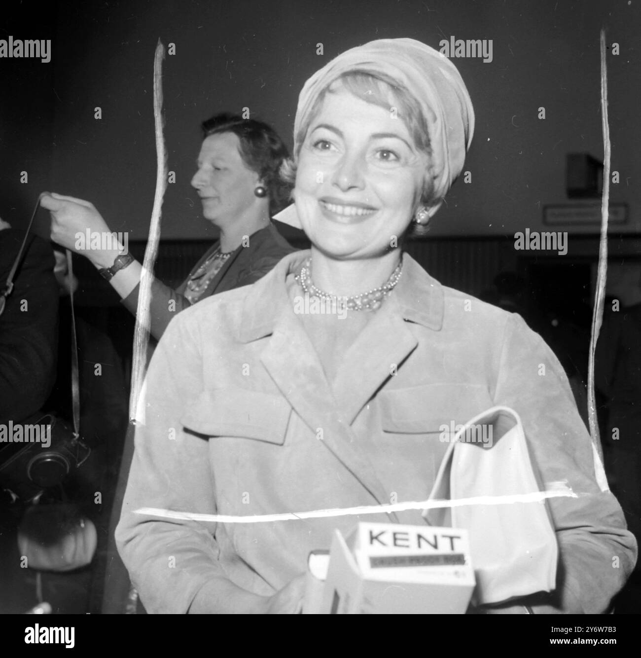 SCREEN STAR OLIVE DE HAVILLAND ARRIVE IN LONDON 8 JUNE 1961 Stock Photo ...