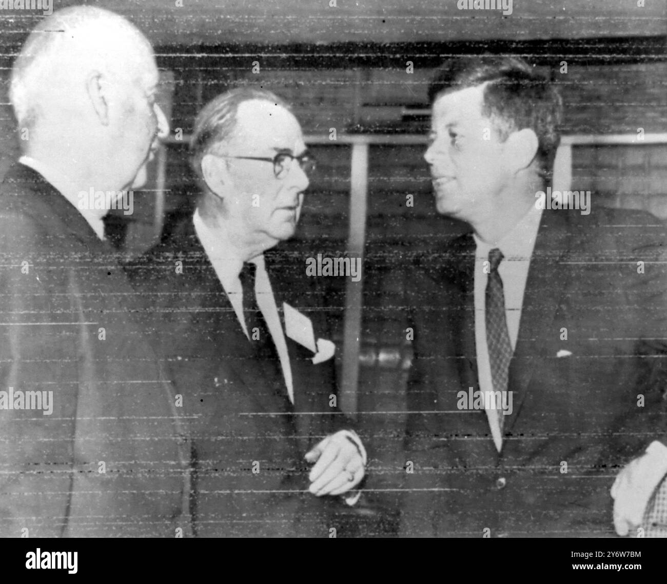 UPI PRESIDENT FRANK BARTHOLOMEW WITH JOHN F KENNEDY & VICE PRESIDENT ...