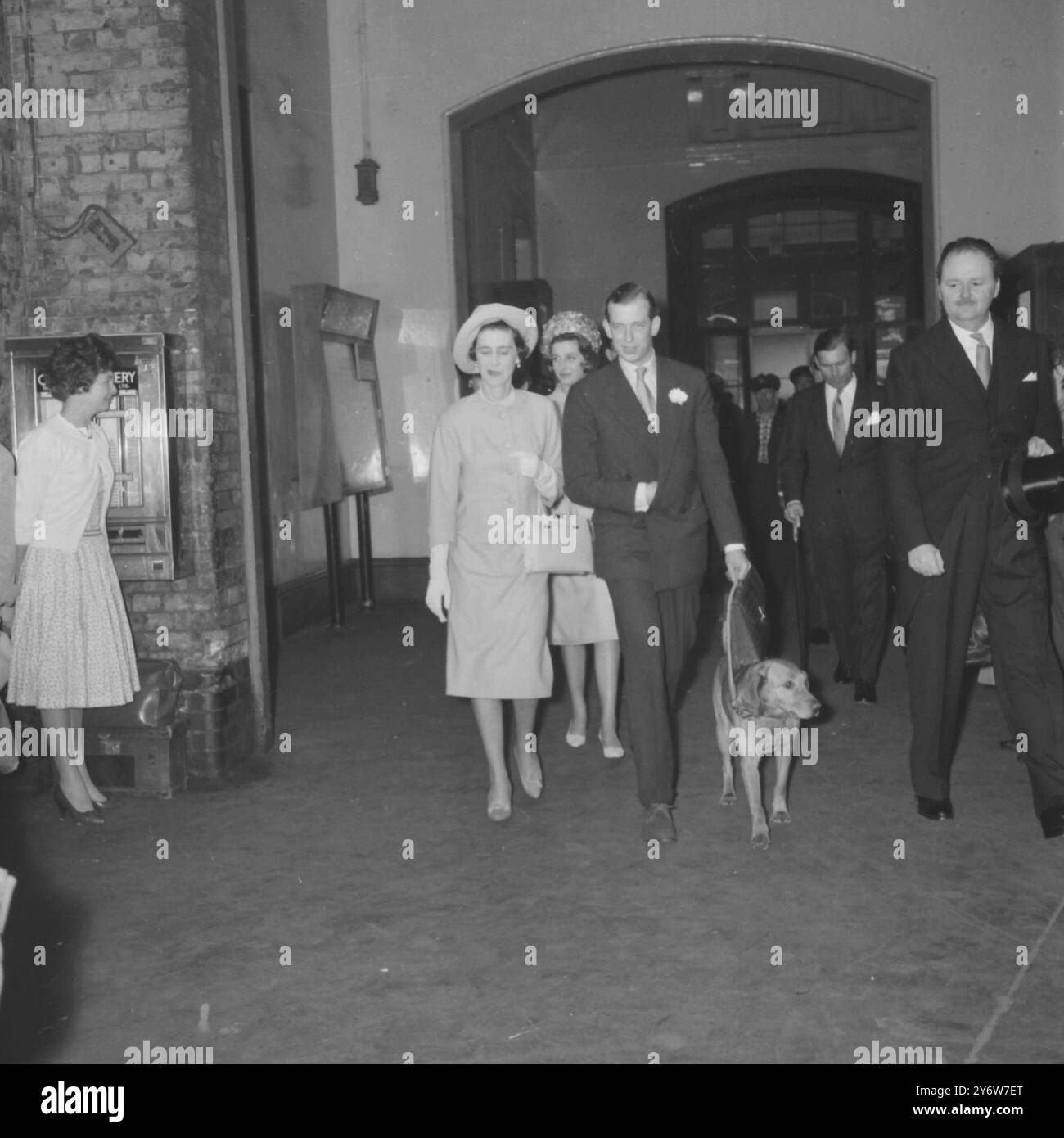 PRINCE EDWARD WITH MOTHER AND SISTER LEAVE FOR YORK 7 JUNE 1961 Stock ...