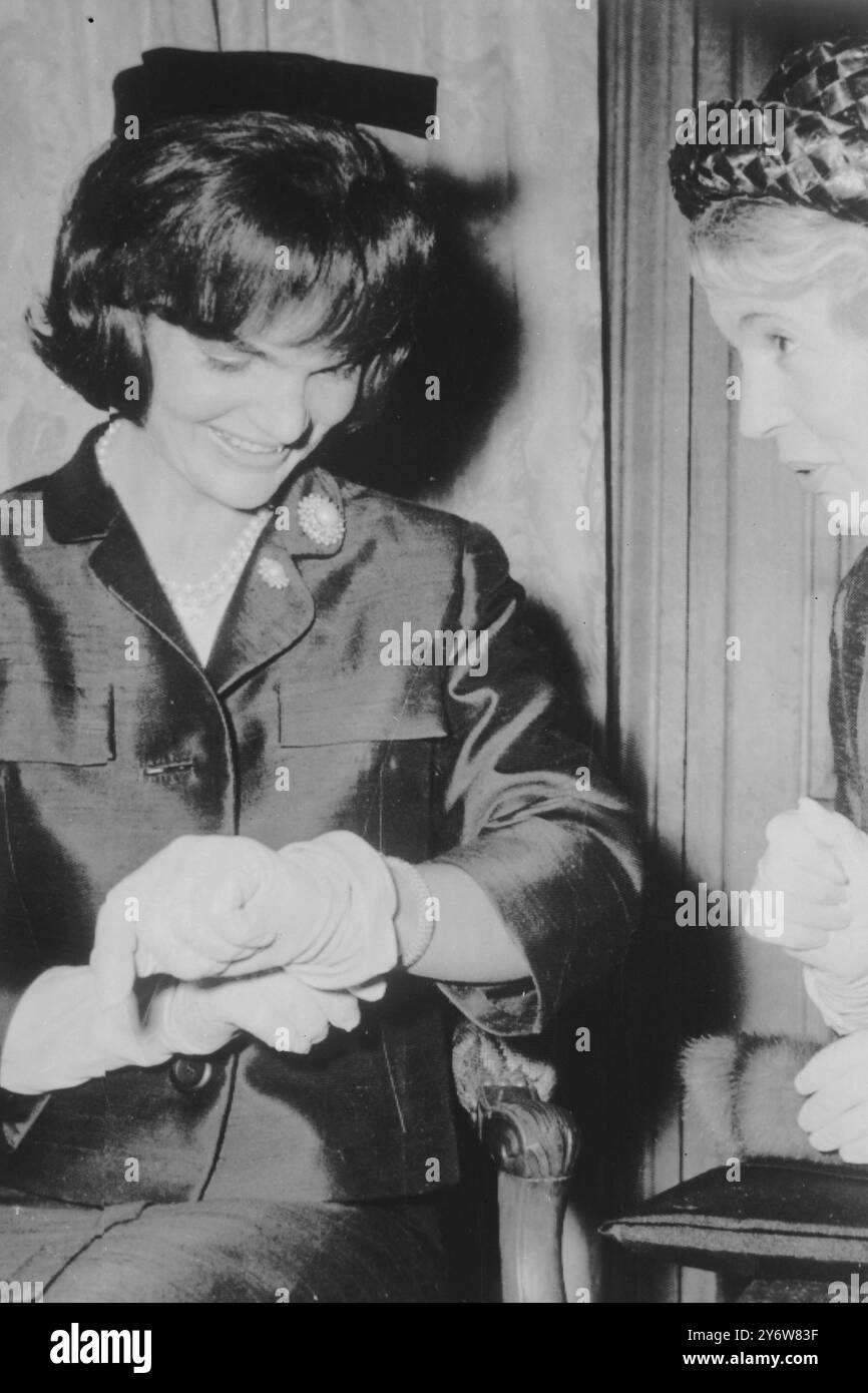 JACQUELINE JACKIE KENNEDY RECEIVED A WATCH FROM MAYOR OF PARIS JULIAN ...