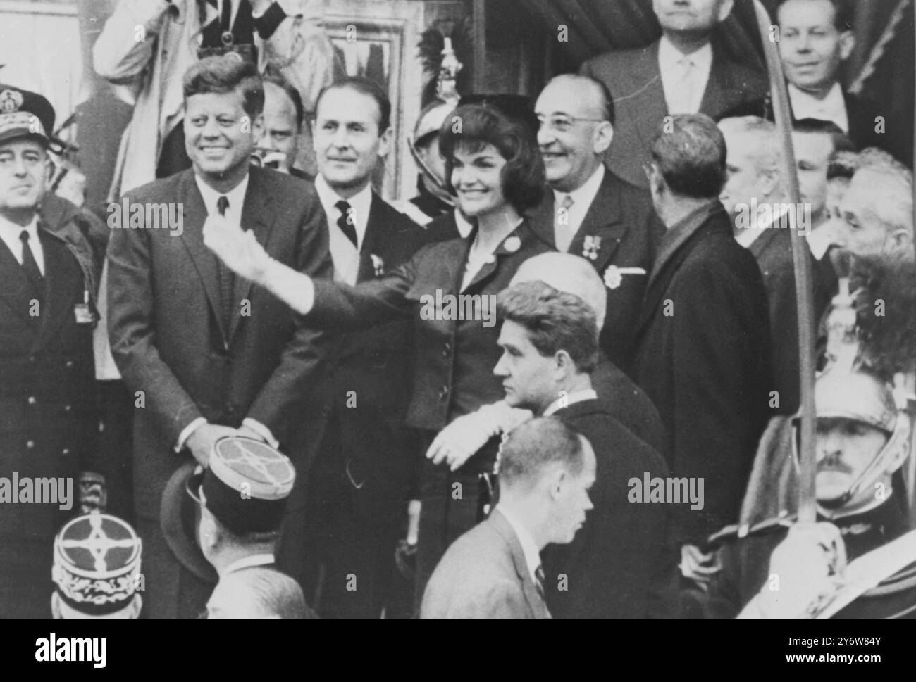 US PRESIDENT JOHN F KENNEDY WITH WIFE JACQUELINE IN PARIS 1 JUNE 1961 ...