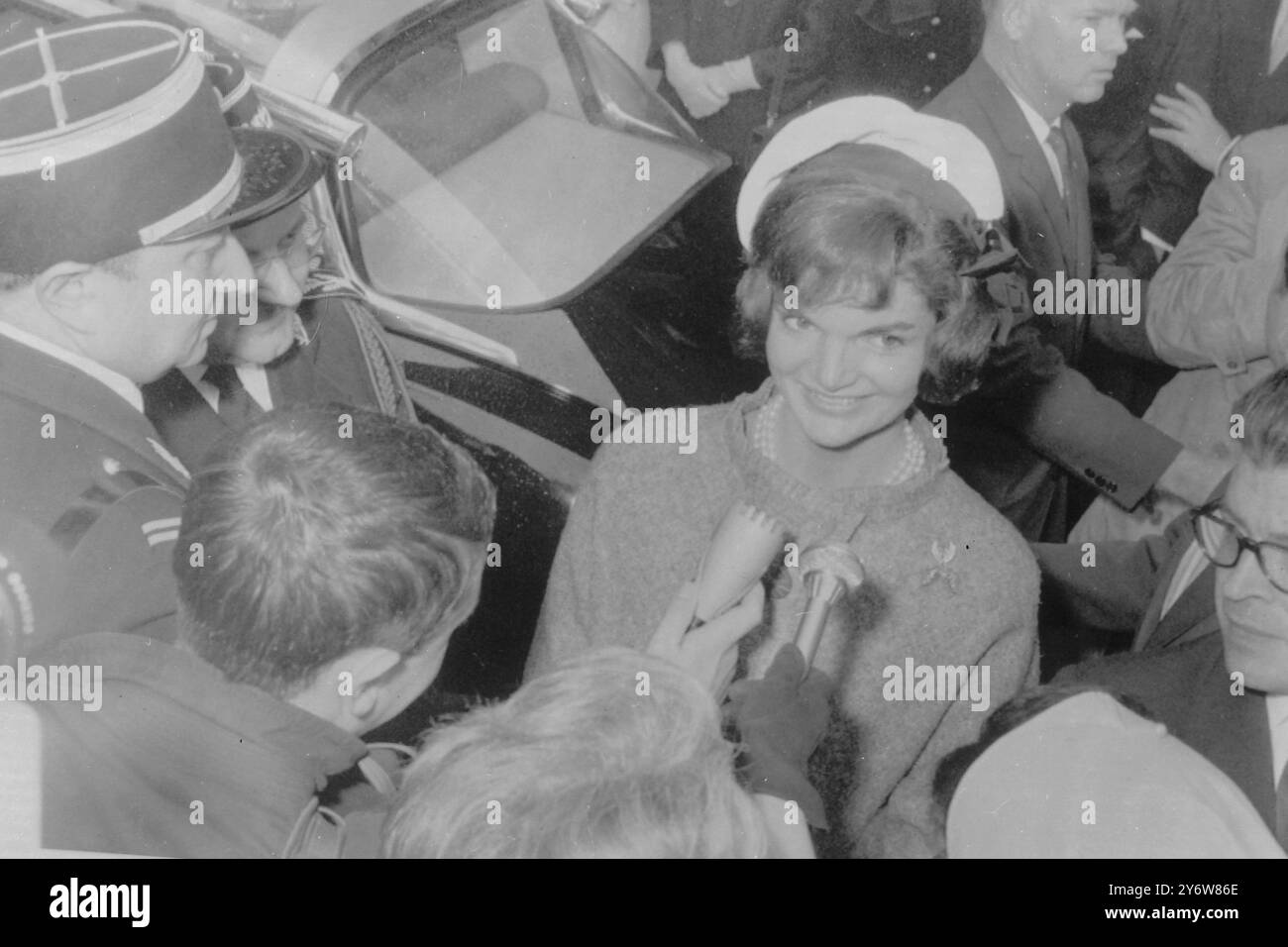 Jackie kennedy in paris hi-res stock photography and images - Alamy
