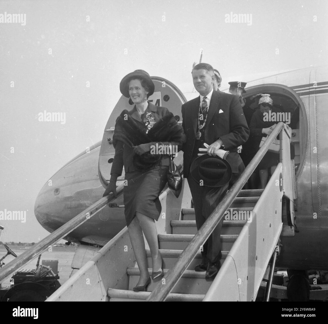 LORD MAYOR OF DUBLIN MAURICE DOCKRELL WITH HIS WIFE IN LONDON 31 MAY ...