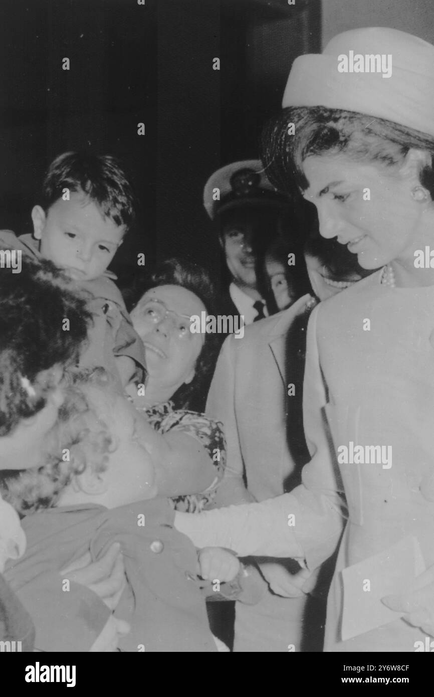 Jackie kennedy 1961 paris Black and White Stock Photos & Images - Alamy