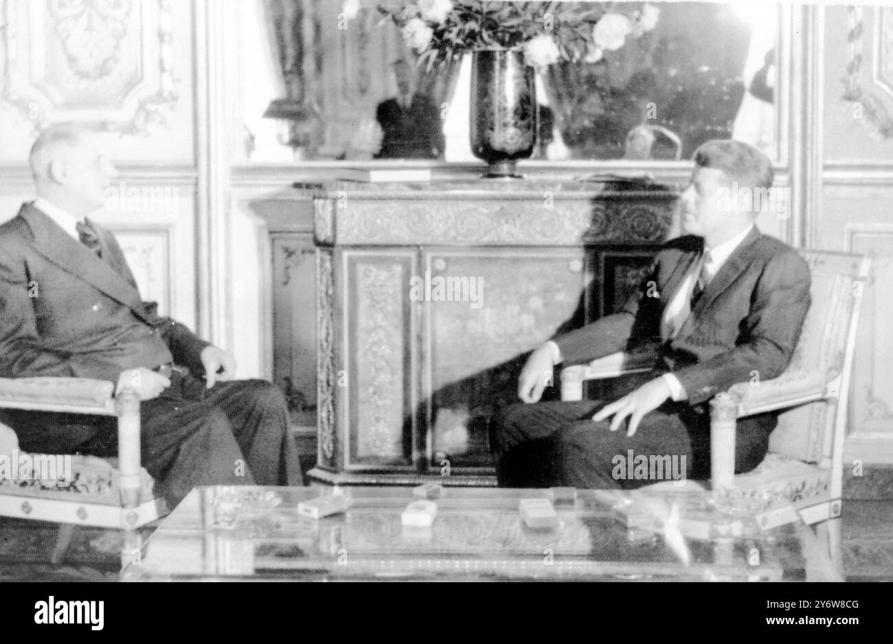 US PRESIDENT JOHN F KENNEDY WITH FRENCH PRESIDENT CHARLES DE GAULLE IN ...