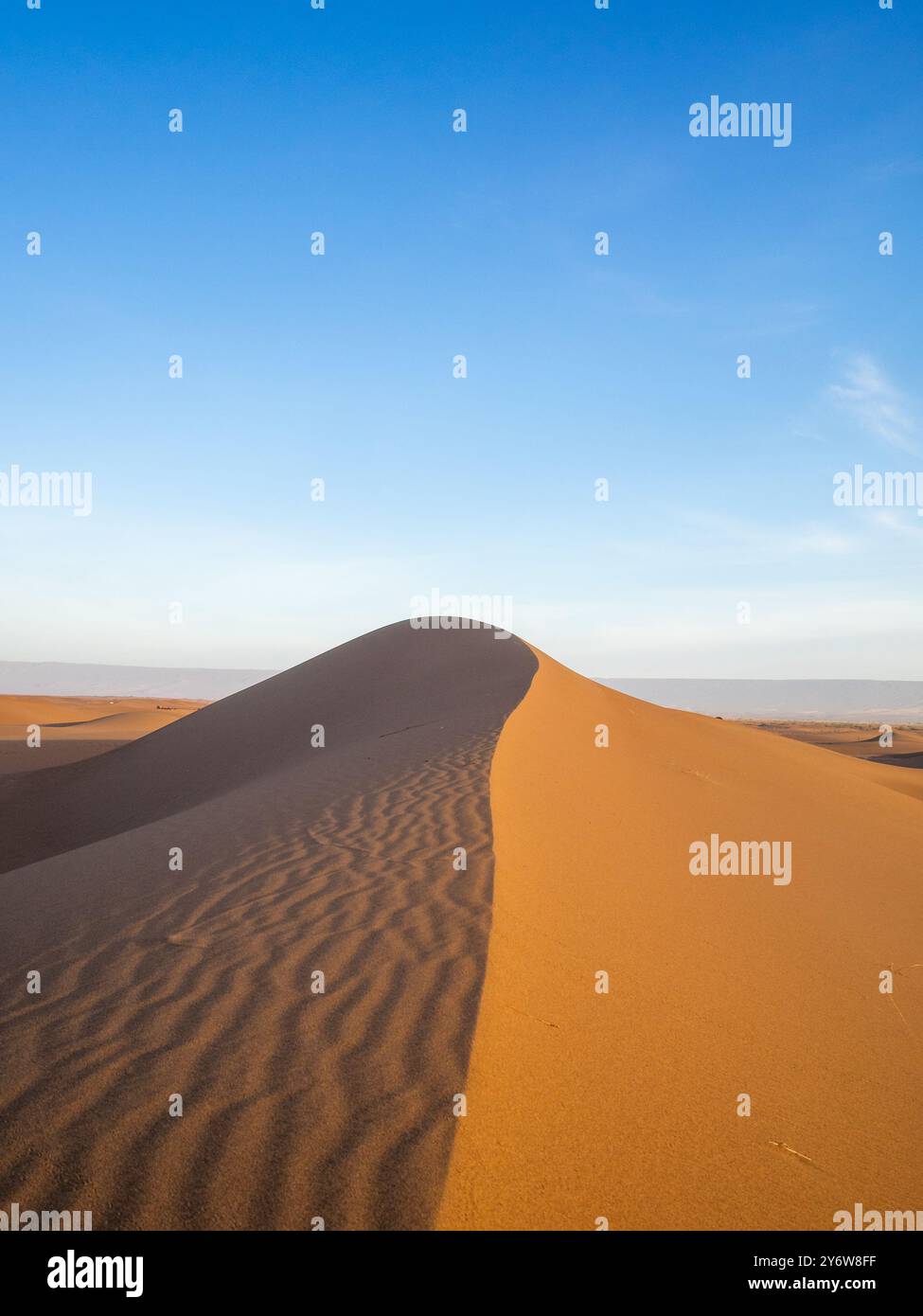 Sand dune crest, Erg Chegaga, Sahara desert, Morocco Stock Photo - Alamy