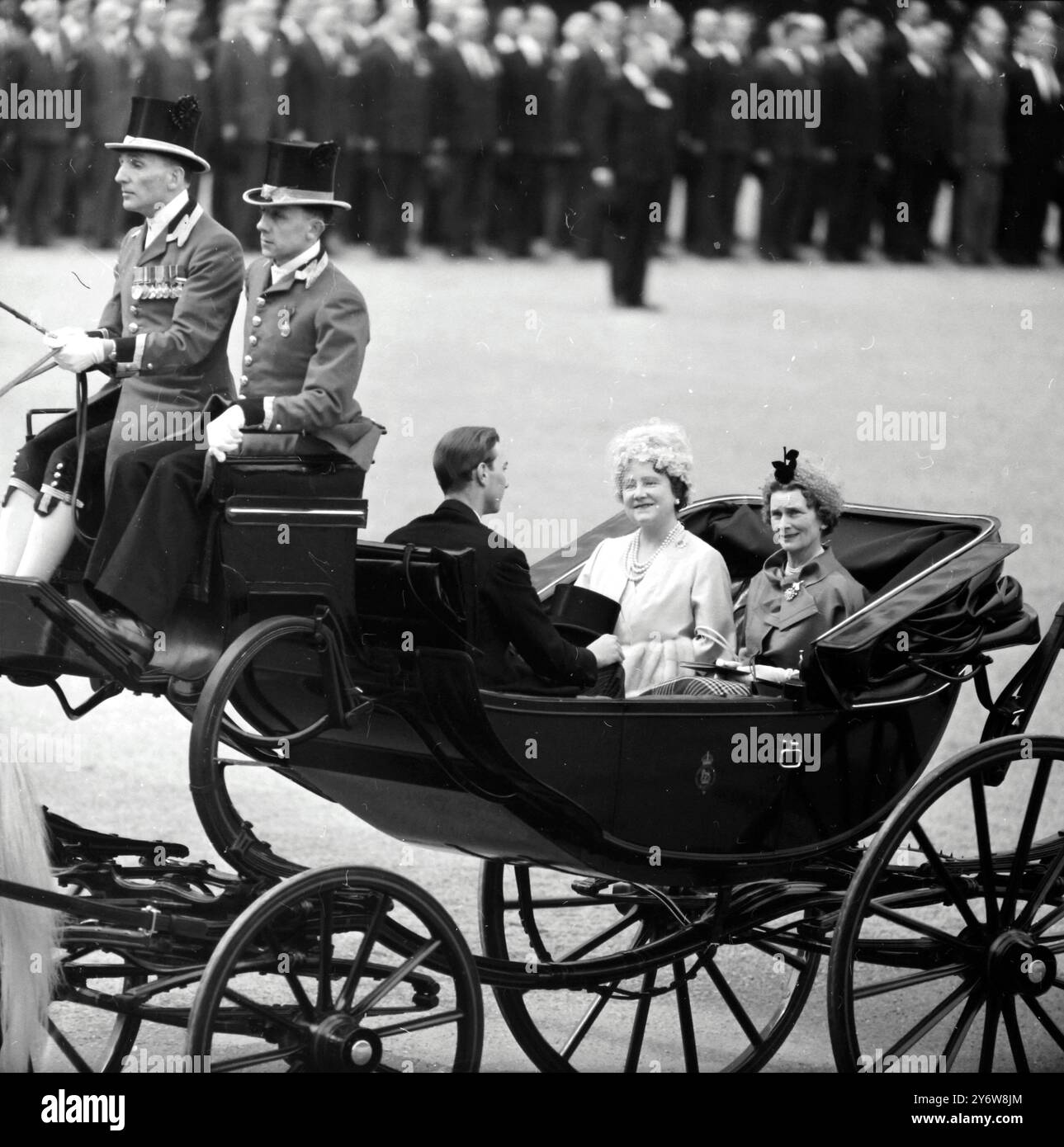 BRITISH ARMY SCOTS GUARDS ROYALS ARRIVE FOR PARADE - THE QUEEN MOTHER ...