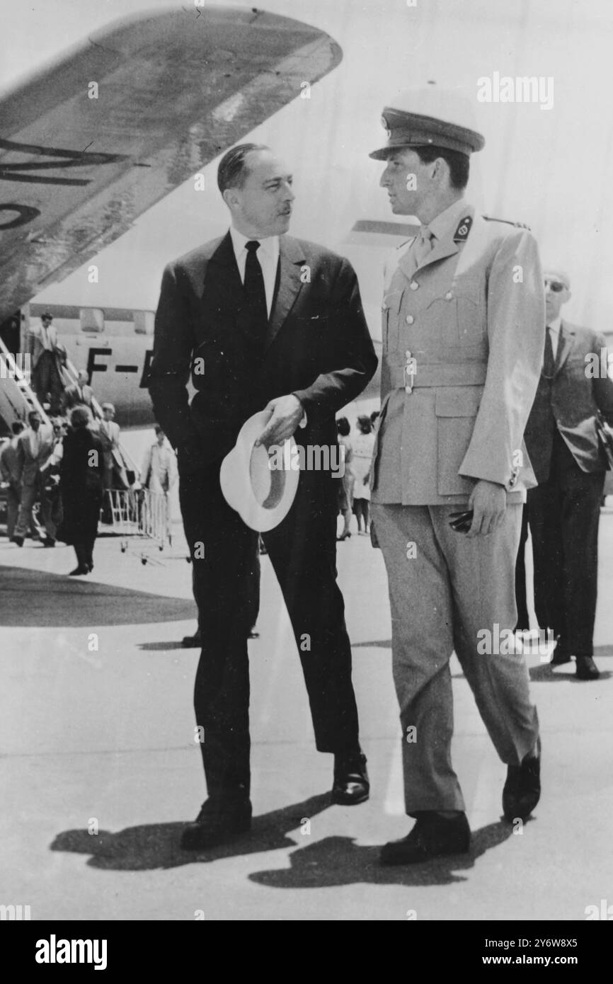 PRINCE MICHAEL WITH THE COUNT OF PARIS IN ATHENS 26 MAY 1961 Stock ...