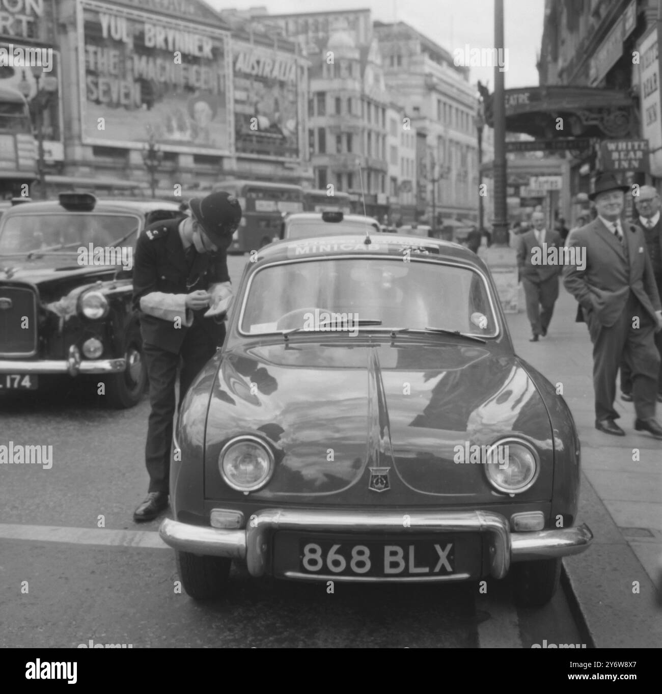 MINICAB GIRL DRIVER JENNIFER SIMPSON GETS A TICKET FROM A POLICEMAN 26 ...