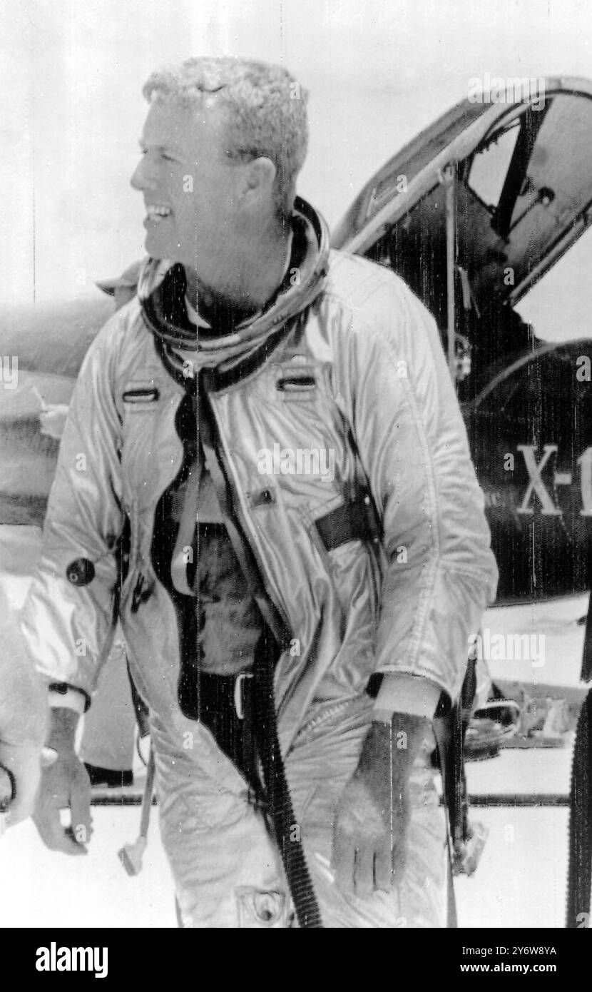 AVIATION X-15 ROCKET AFTER RECORD FLIGHT - PILOT JOE WALKE 26 MAY 1961 ...