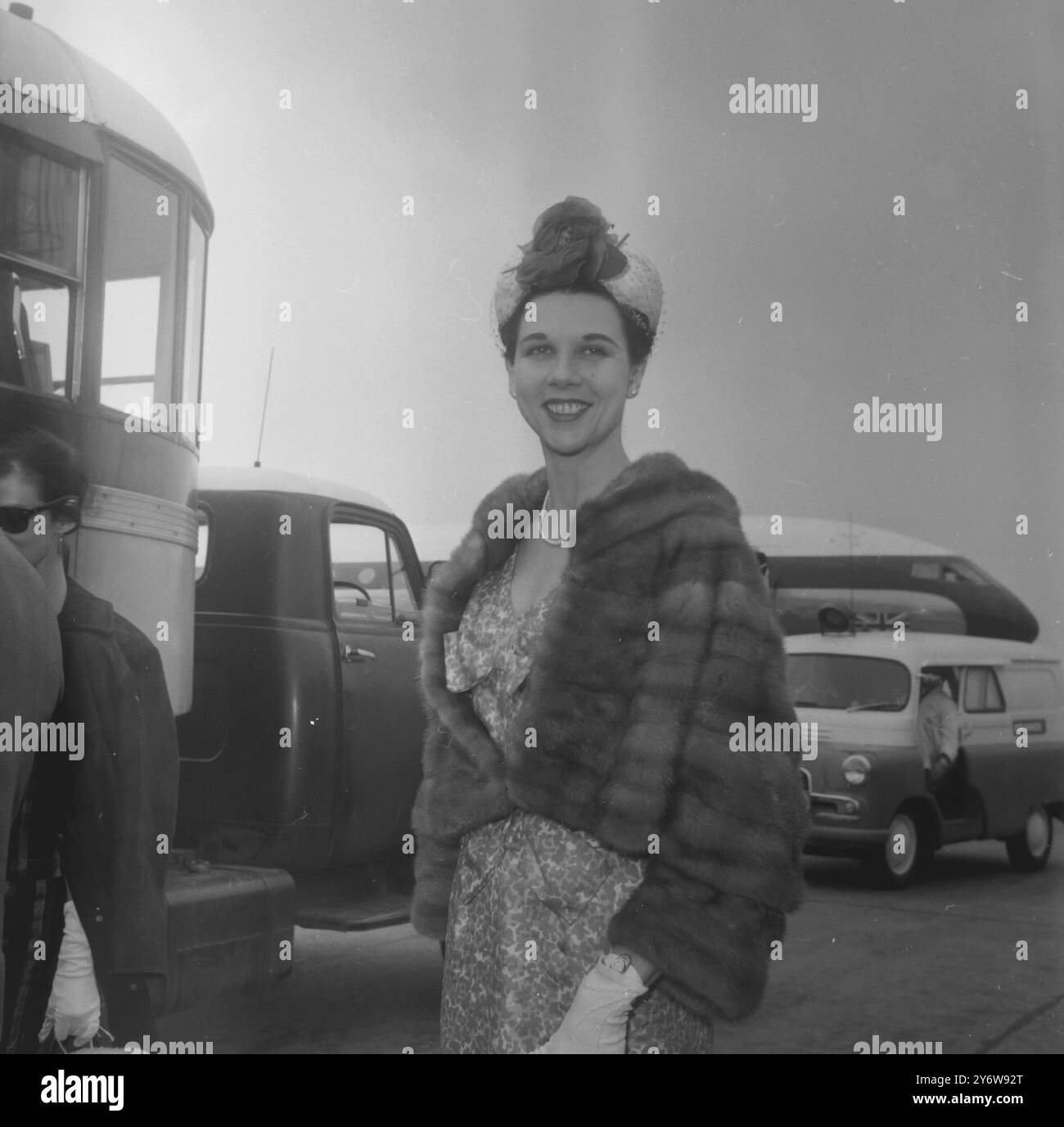 BERYL GREY ARRIVES AT LONDON AIRPORT FROM TOKYO / 24 MAY 1961 Stock ...