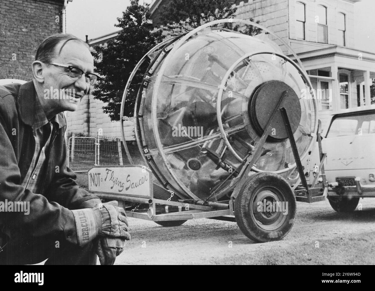 WAYNE WILSON WITH HIS WATER TROTTER IN US 25 MAY 1961 Stock Photo - Alamy