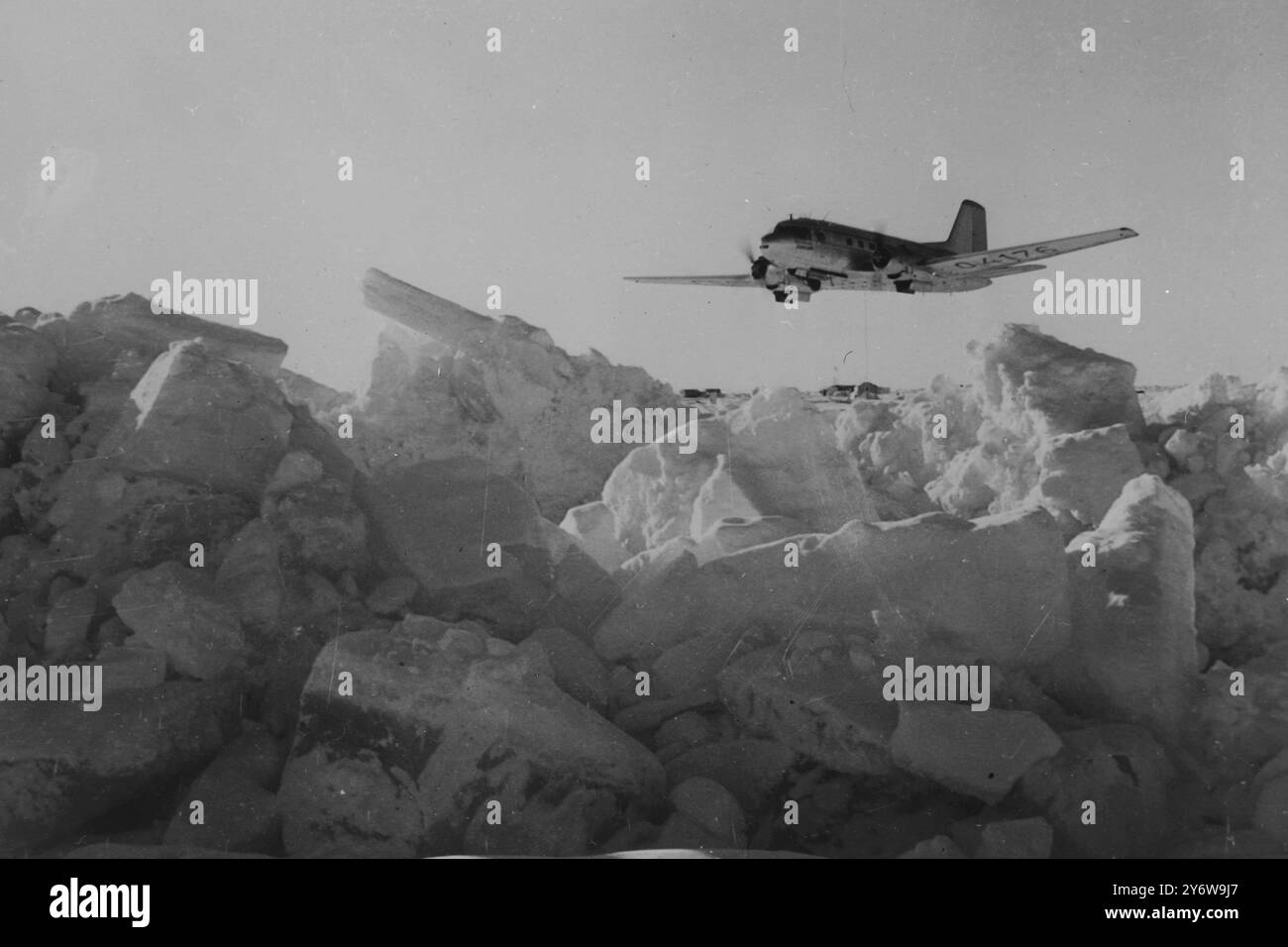 SOVIET SCIENTISTS PROBE ARCTIC - POLAR BASE 21 MAY 1961 Stock Photo - Alamy