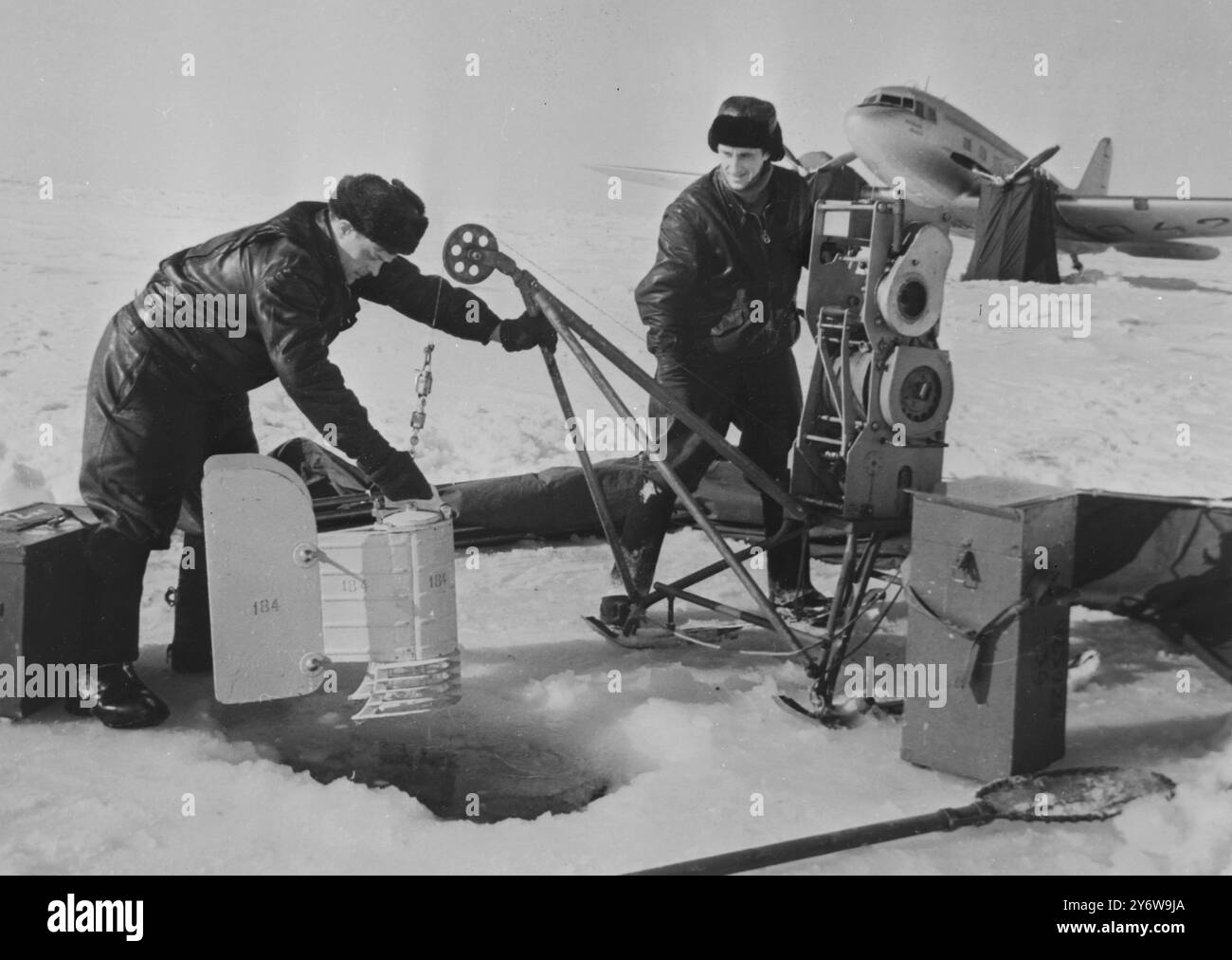 SOVIET SCIENTISTS PROBE ARCTIC - POLAR BASE 21 MAY 1961 Stock Photo - Alamy
