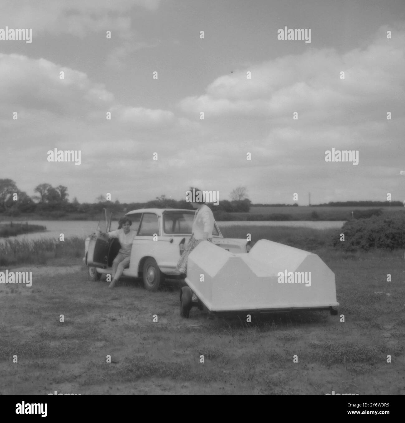 JUNE JACKSON AND PEGGY CHESHIRE CAMPING BOAT CAR / 20 MAY 1961 Stock ...