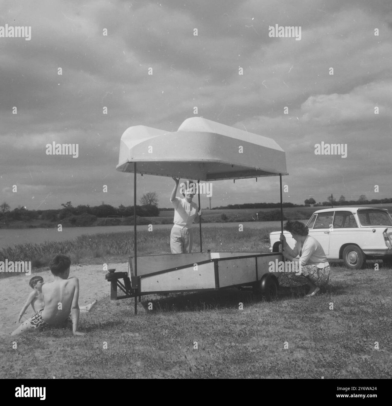 JUNE JACKSON AND PEGGY CHESHIRE CAMPING 20 MAY 1961 Stock Photo - Alamy
