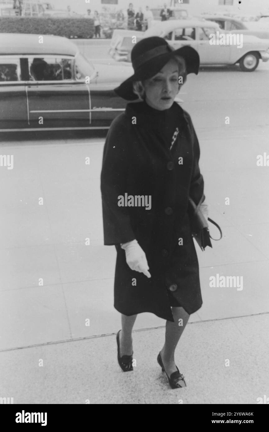 MARLENE DIETRICH AT GARY COOPER FUNERAL IN HOLLYWOOD / 18 MAY 1961 ...