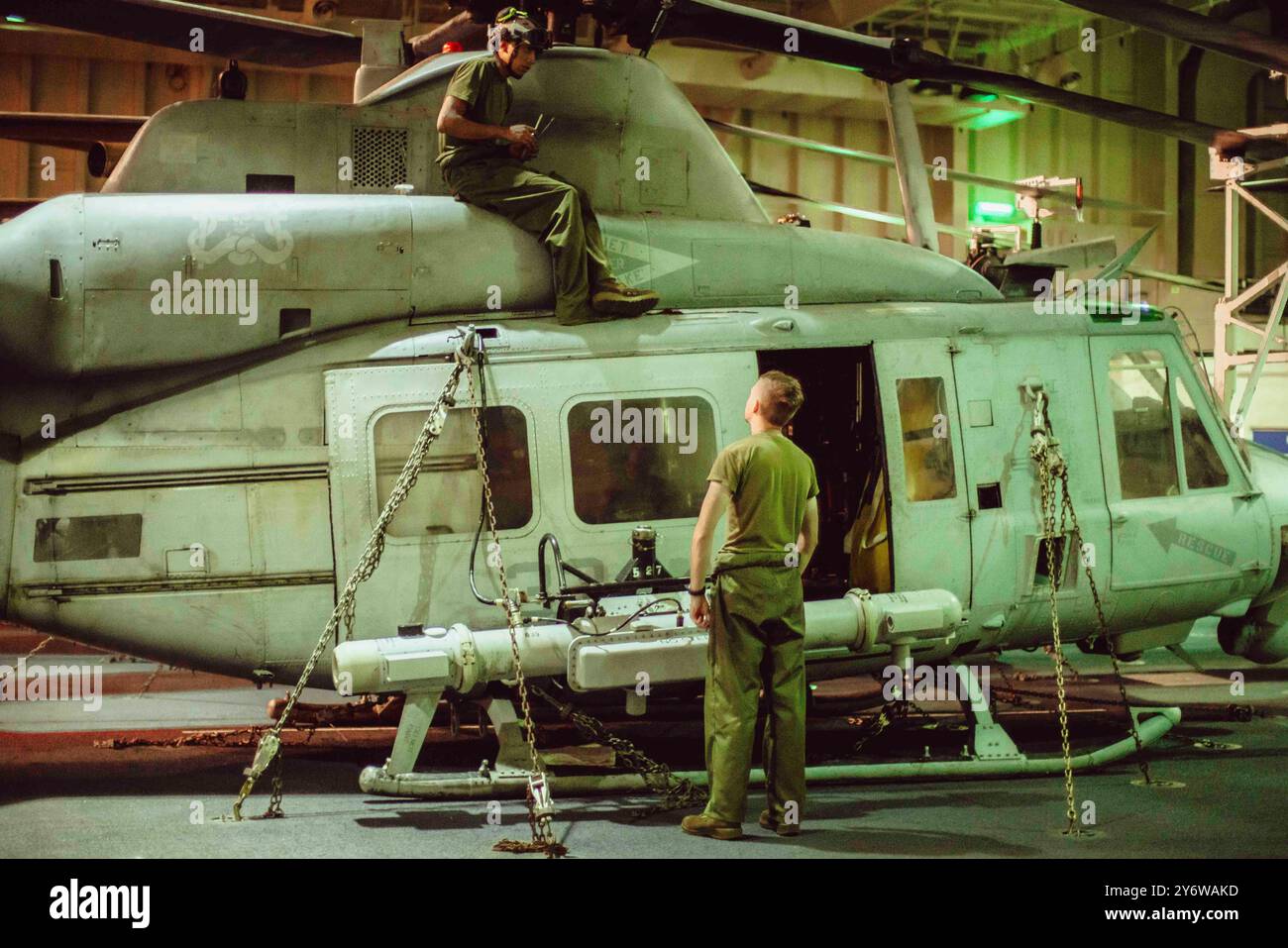 U.S. Marines assigned to Marine Medium Tiltrotor Squadron (VMM) 165 ...