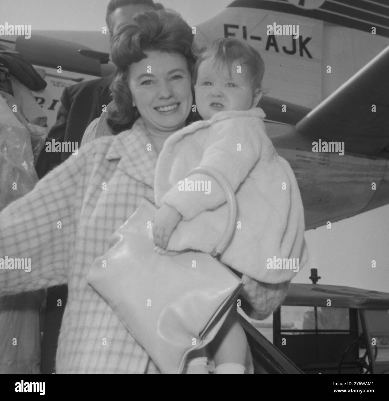 IRISH SINGER RUBY MURRAY WITH HUSBAND BERNIE BURGESS AND DAUGHTER AT ...