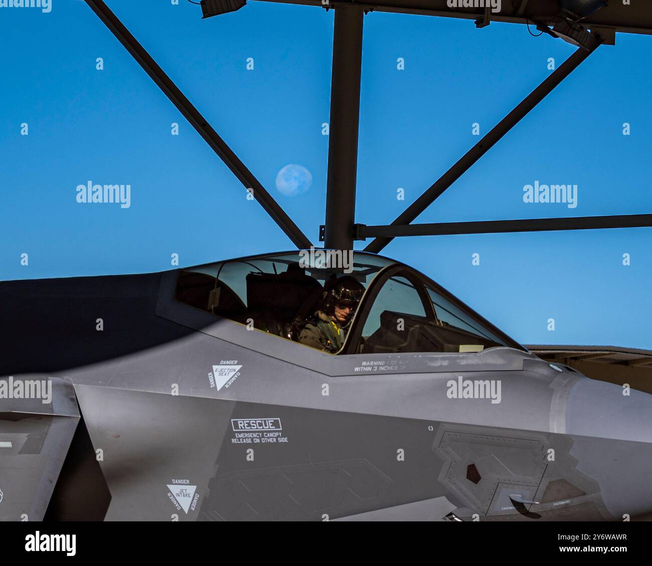 A U.S. Air Force F-35 Lightning II pilot from the 388th Fighter Wing at ...