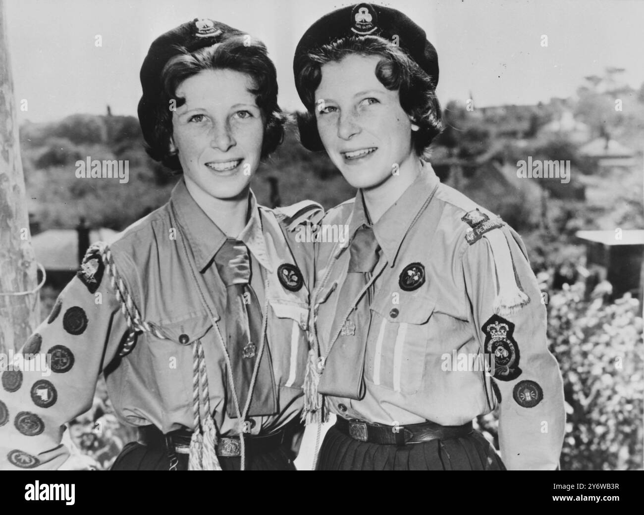 TWINS VALERIE AND JENNIFER AGG - GUIDES 12 MAY 1961 Stock Photo - Alamy