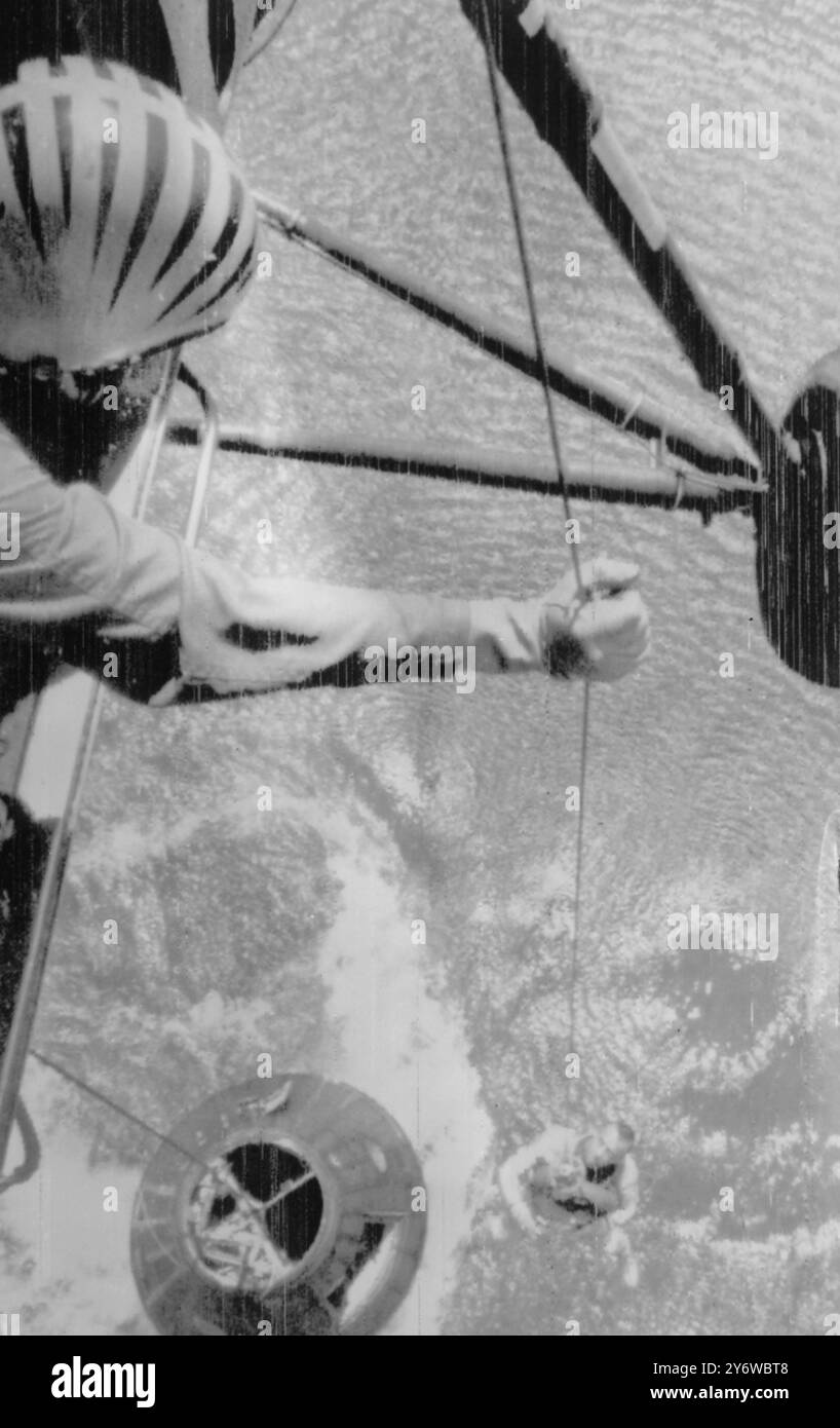 AMERICAN ASTRONAUT ALAN B SHEPARD AFTER FLIGHT 6 MAY 1961 Stock Photo ...