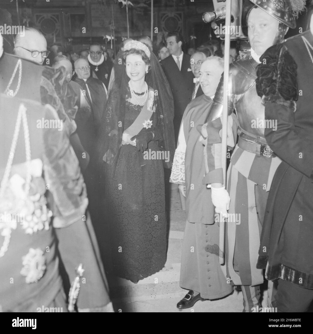 QUEEN ELIZABETH II VISITS POPE IN ROME VATICAN CITY 7 MAY 1961 Stock ...