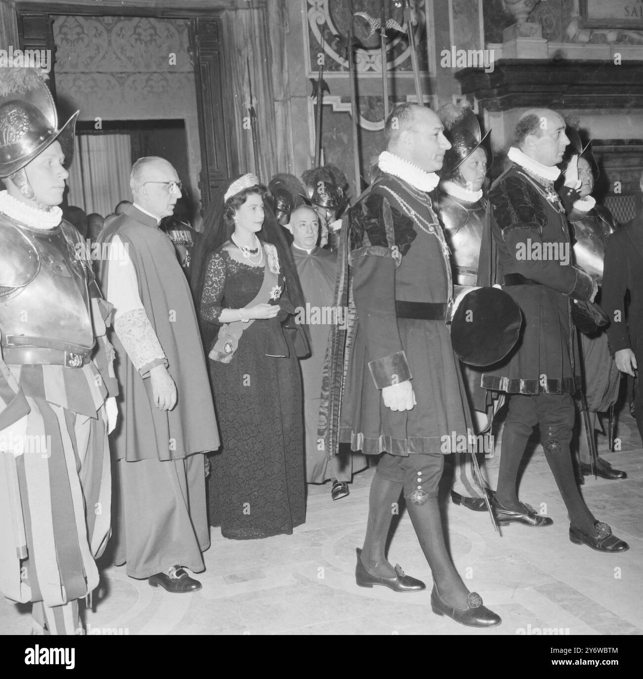 QUEEN ELIZABETH II VISITS POPE IN ROME VATICAN CITY 7 MAY 1961 Stock ...