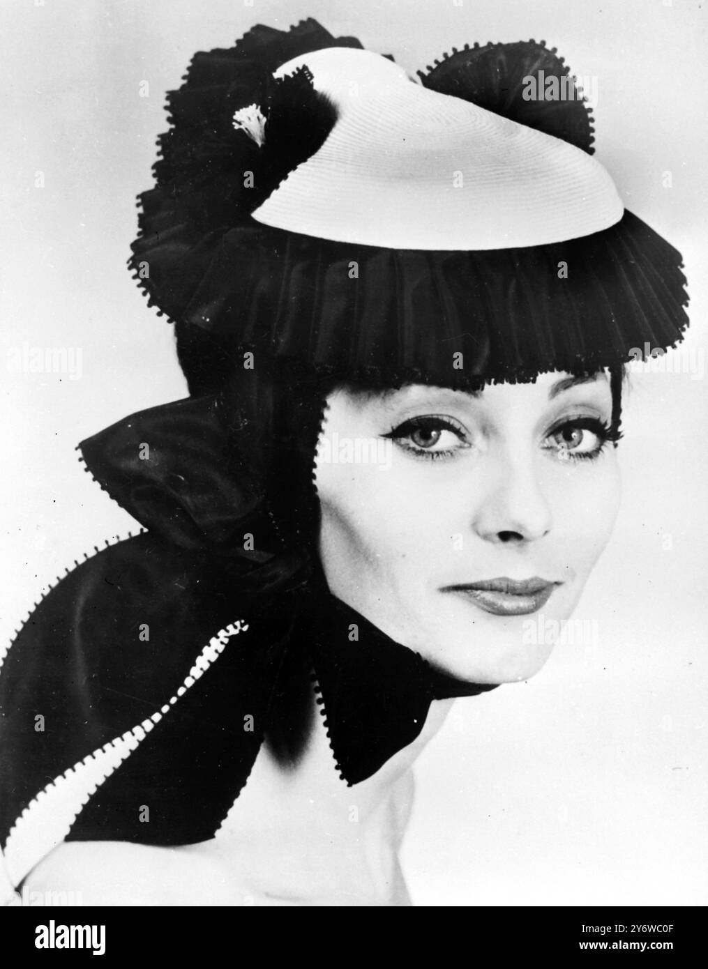 Straw bonnet Black and White Stock Photos & Images - Alamy