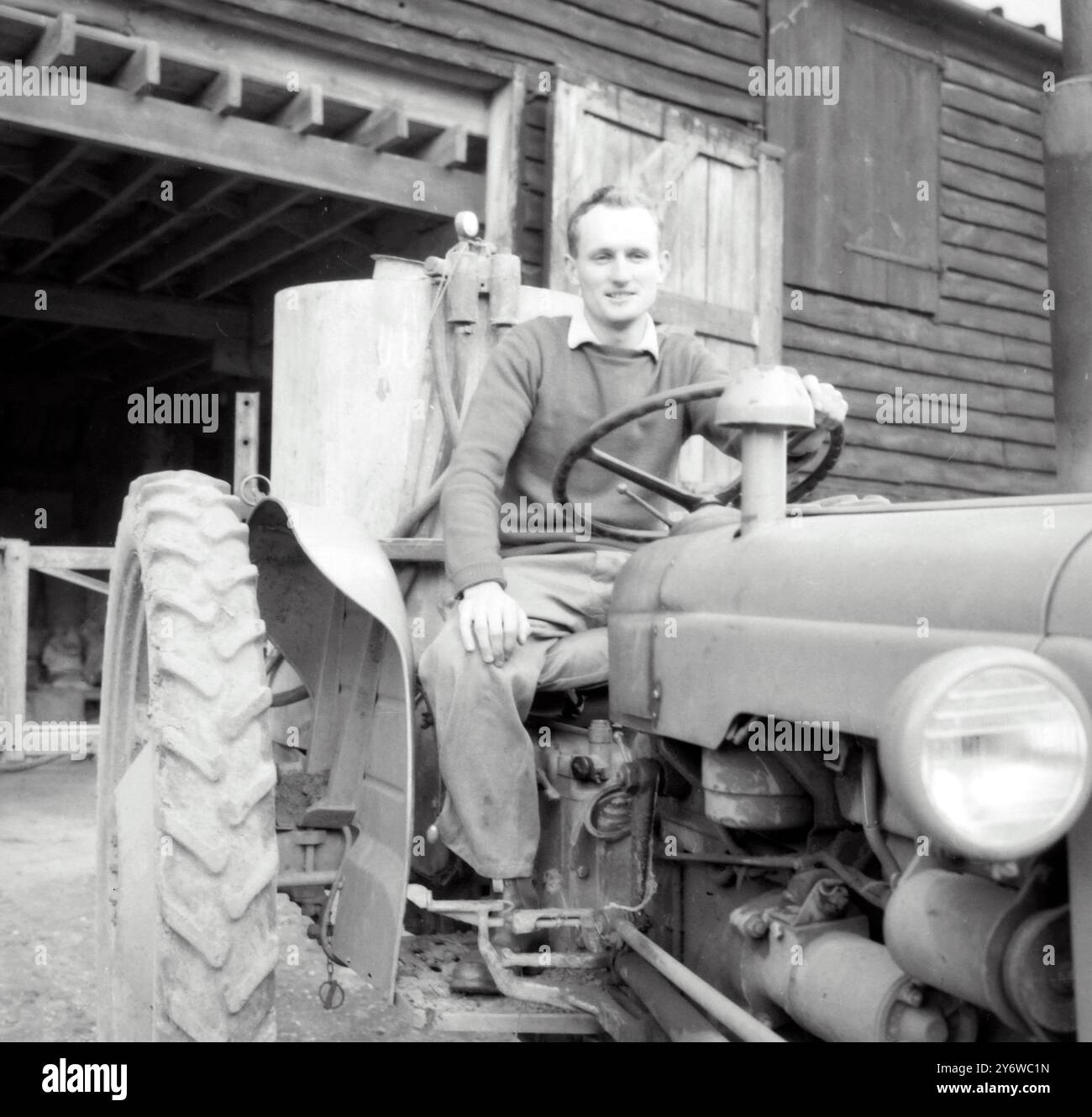 FARMING JUNIOR FARMER FROM AUSTRALIA FOR COURSE 4 MAY 1961 Stock Photo ...