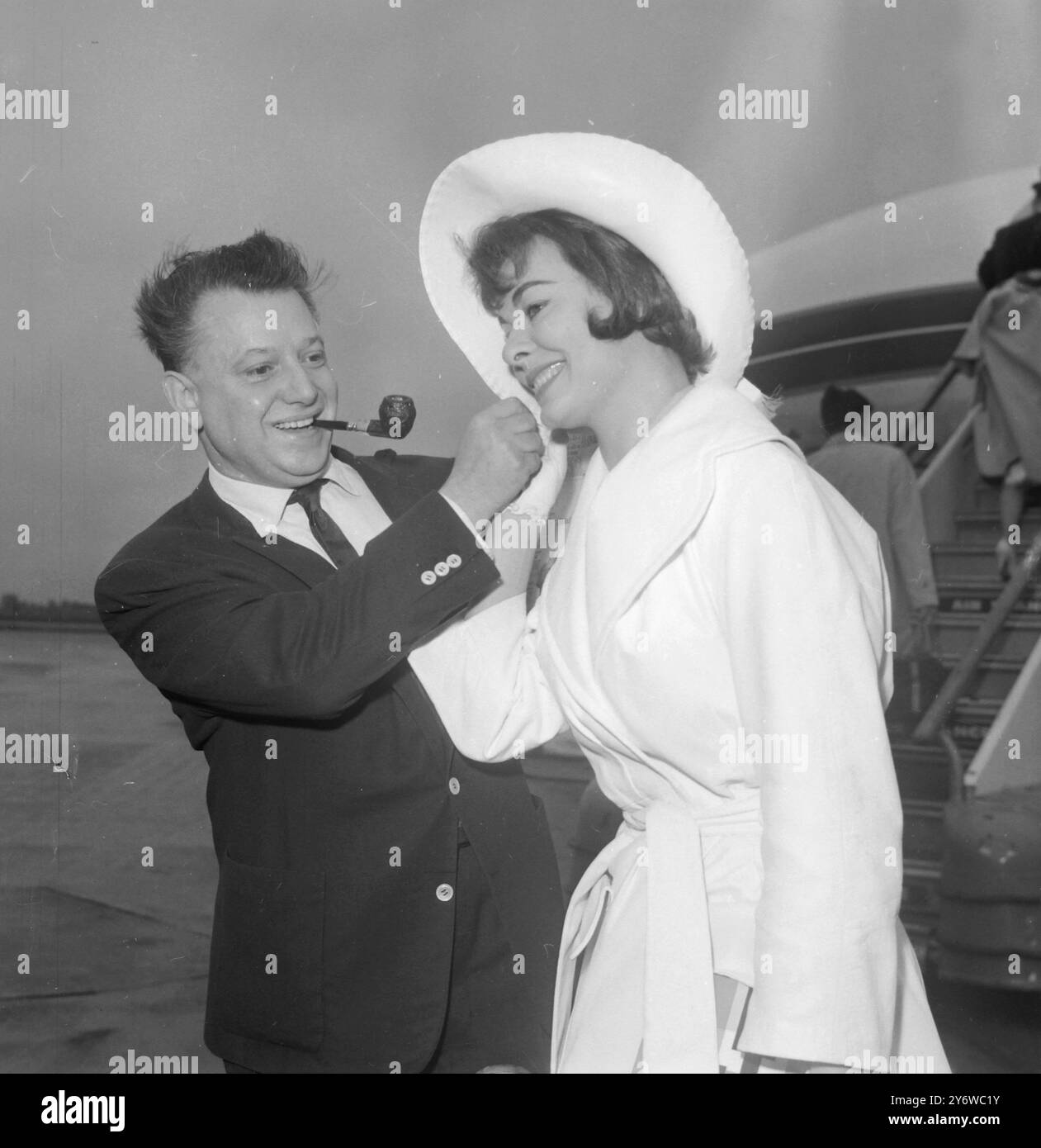 ACTRESS ANNE HEYWOOD WITH HUSBAND RAYMOND STROSS AT LONDON AIRPORT / 4 ...