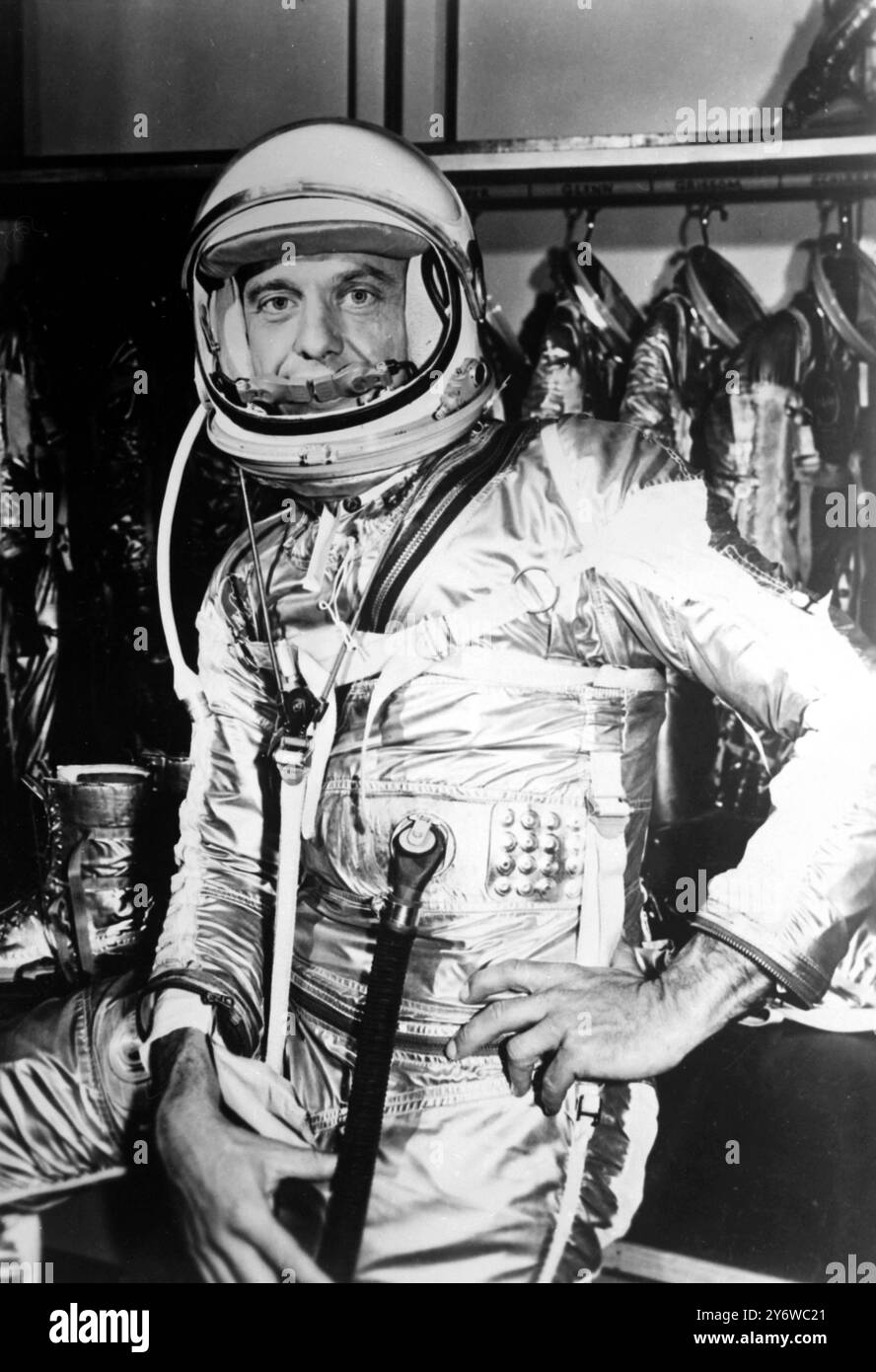 AMERICAN ASTRONAUT ALAN B SHEPARD WEARING PRESSURE SUIT 5 MAY 1961 ...