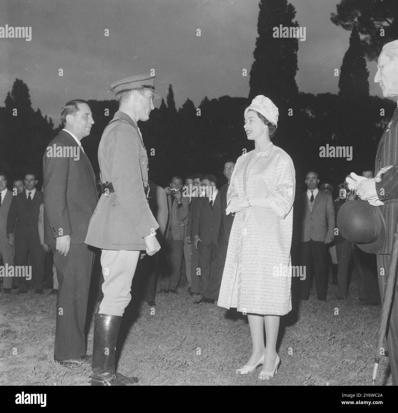 QUEEN ELIZABETH II WITH CAPT WILLIAM RINGROSE IN ROME 5 MAY 1961 Stock ...