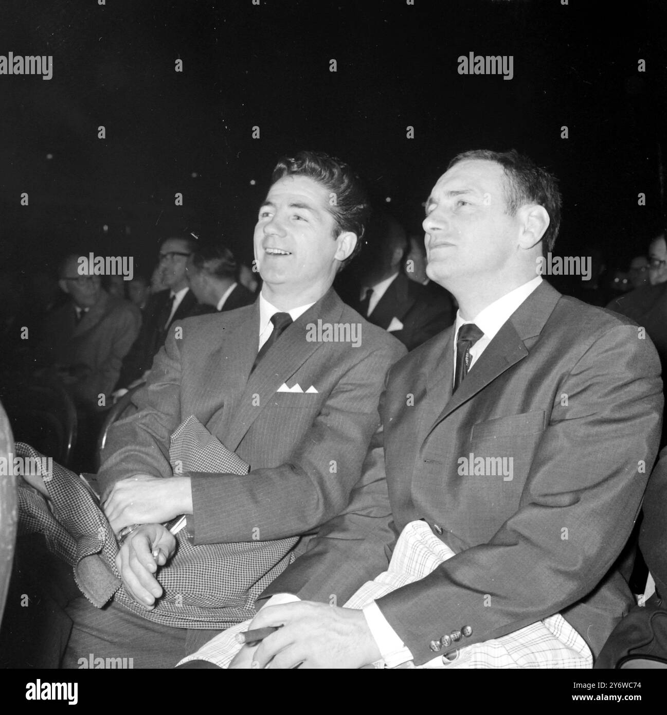 WRESTLER GEORGE KIDD WITH PETER KEENAN WATCHING BOXINH AT WEMBLEY / 2 ...
