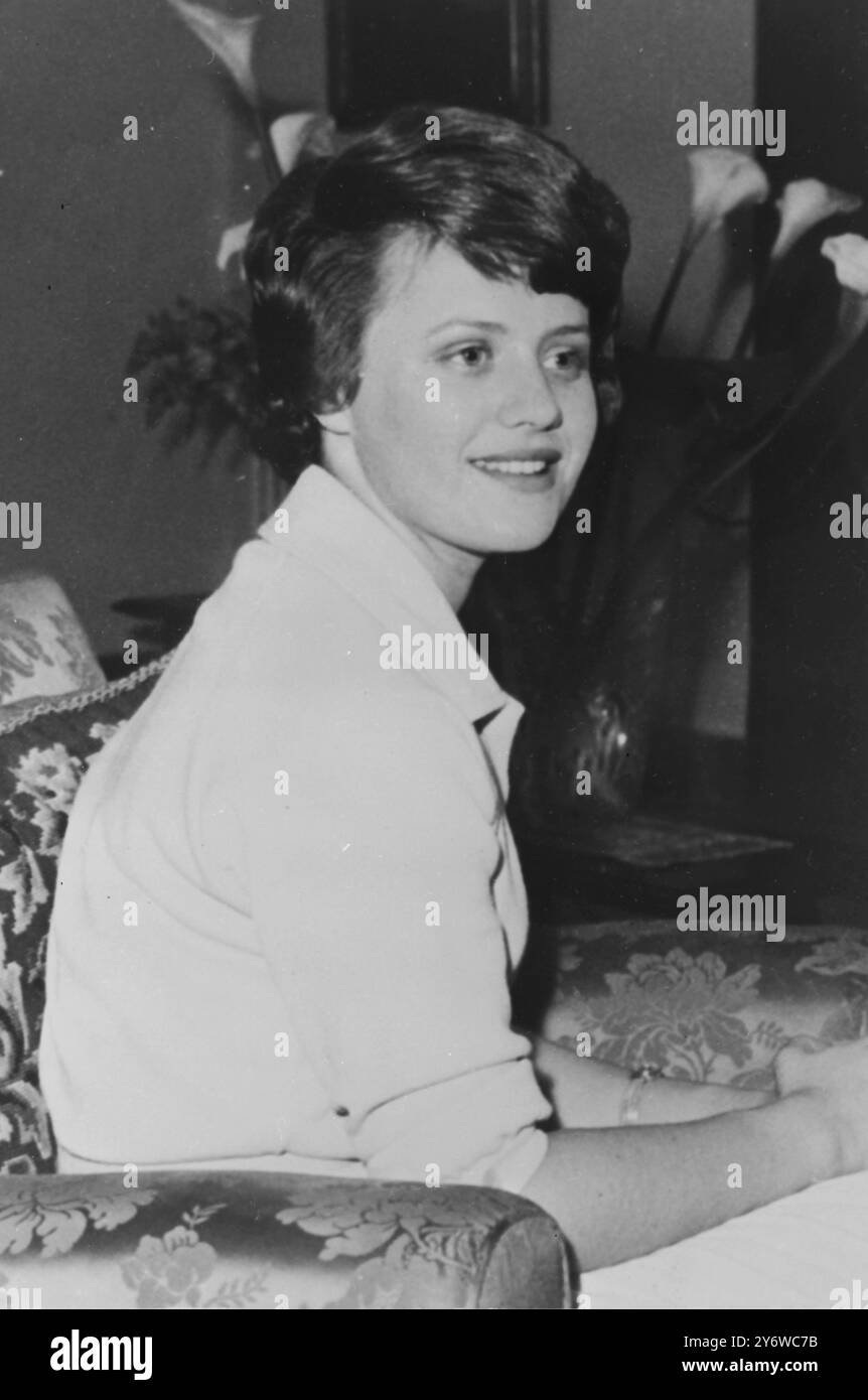 TONI AVRIL GARDINER - FIANCEE OF KING HUSSAIN OF JORDAN 3 MAY 1961 ...