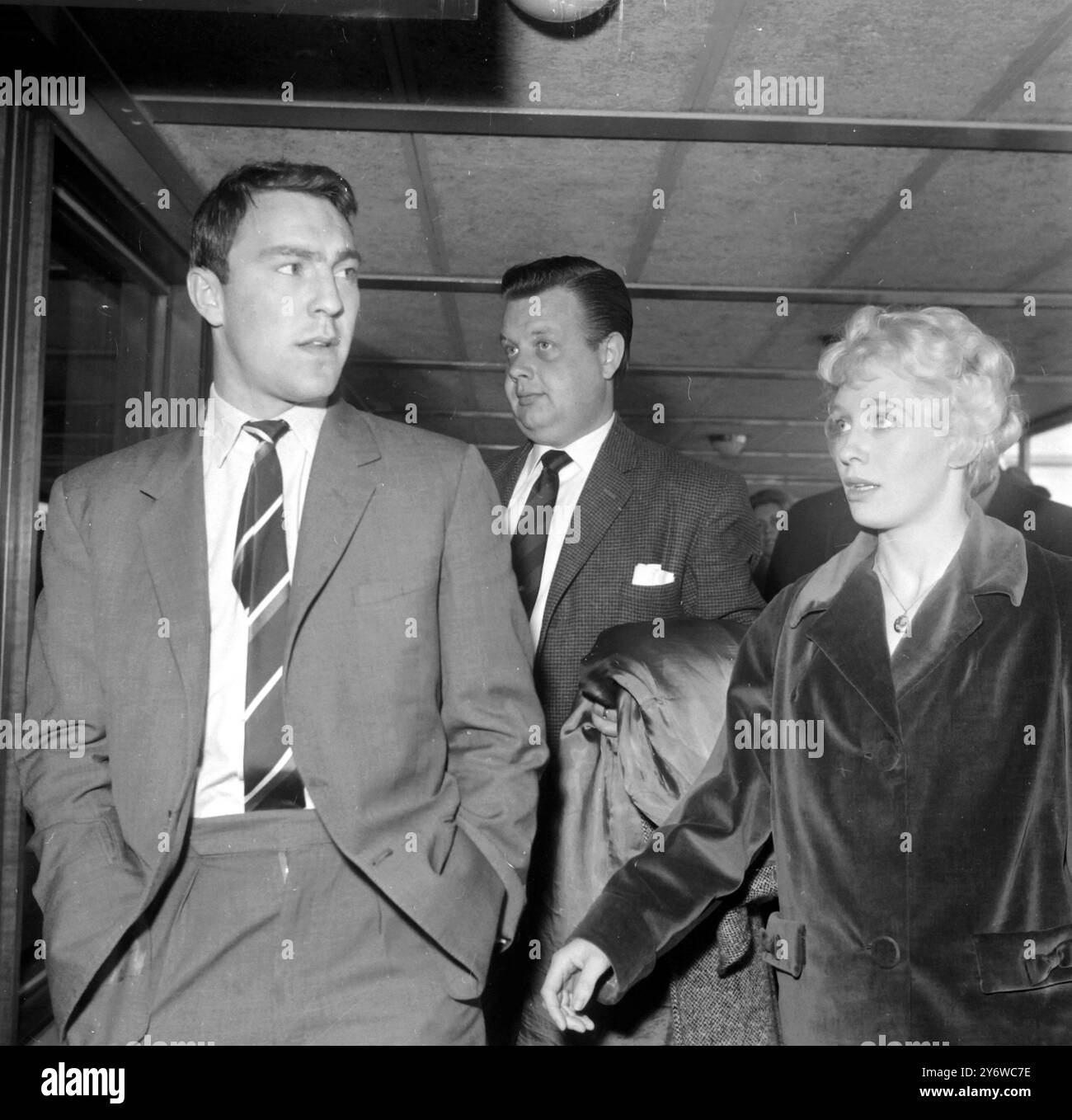 JIMMY GREAVES WITH WIFE AT LONDON AIRPORT 3 MAY 1961 Stock Photo - Alamy