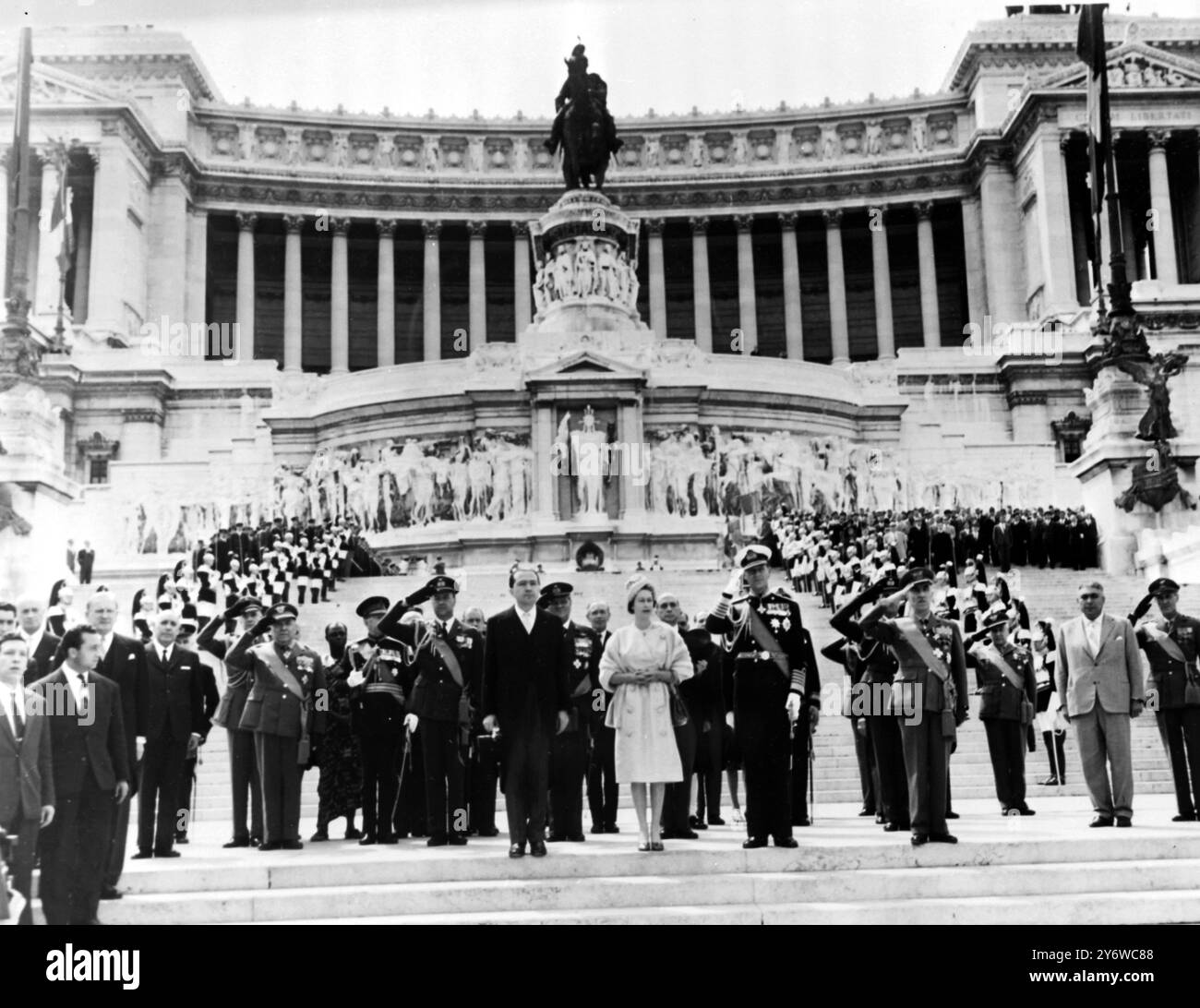 QUEEN ELIZABETH II WITH SIGNO ANDREOTTI IN ROME 3 MAY 1961 Stock Photo ...